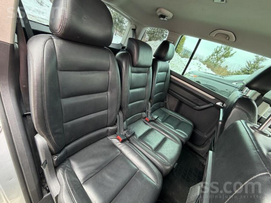 Pelēks Volkswagen Touran 2009 Rīga, ar dzinēja tilpumu 1.90 L un nobraukumu 336 tūkst. km par 2990 €, foto 11 vietnē AUTOMOTO.COM.LV
