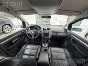 Pelēks Volkswagen Touran 2009 Rīga, ar dzinēja tilpumu 1.90 L un nobraukumu 336 tūkst. km par 2990 €, foto 12 vietnē AUTOMOTO.COM.LV