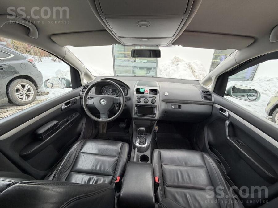 Pelēks Volkswagen Touran 2009 Rīga, ar dzinēja tilpumu 1.90 L un nobraukumu 336 tūkst. km par 2990 €, foto 12 vietnē AUTOMOTO.COM.LV