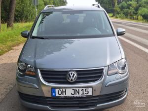 Pelēks Volkswagen Touran 2009 Mažeikiai, ar dzinēja tilpumu 1.90 L un nobraukumu 289 tūkst. km par 4150 €, foto 4 vietnē AUTOMOTO.COM.LV