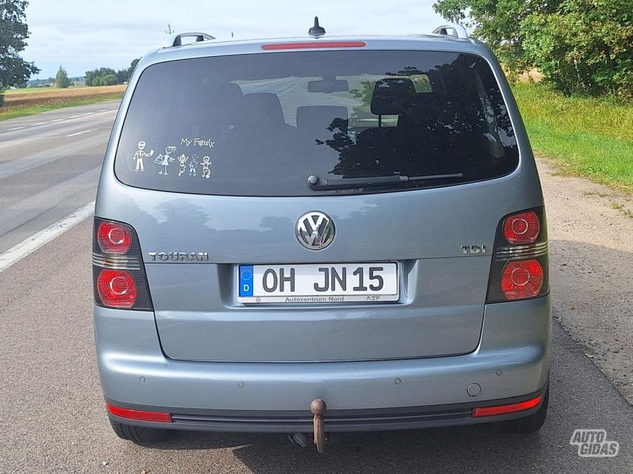Pelēks Volkswagen Touran 2009 Mažeikiai, ar dzinēja tilpumu 1.90 L un nobraukumu 289 tūkst. km par 4150 €, foto 9 vietnē AUTOMOTO.COM.LV