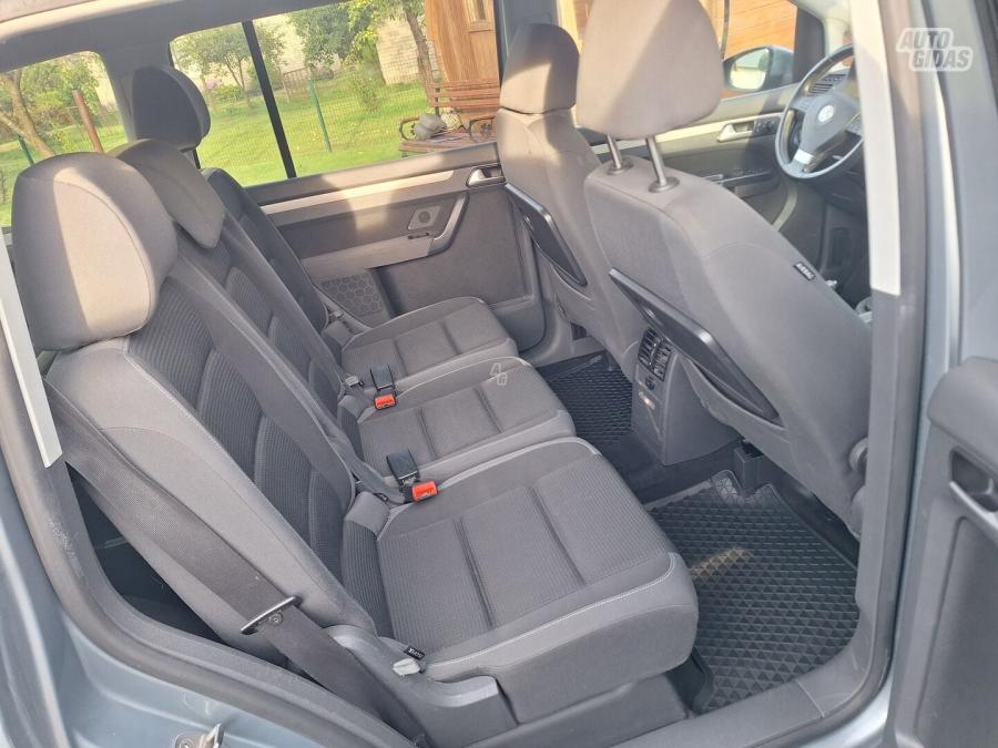Pelēks Volkswagen Touran 2009 Mažeikiai, ar dzinēja tilpumu 1.90 L un nobraukumu 289 tūkst. km par 4150 €, foto 13 vietnē AUTOMOTO.COM.LV