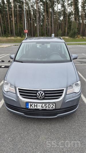 Grey Volkswagen Touran 2009 in Valmiera, with an engine capacity of 2.00 L and mileage of 303 thousand km for 2500 €, photo  on AUTOMOTO.COM.LV