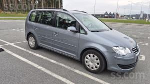 Grey Volkswagen Touran 2009 in Valmiera, with an engine capacity of 2.00 L and mileage of 303 thousand km for 2500 €, photo 4 on AUTOMOTO.COM.LV