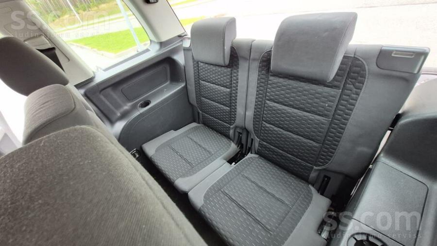 Grey Volkswagen Touran 2009 in Valmiera, with an engine capacity of 2.00 L and mileage of 303 thousand km for 2500 €, photo 8 on AUTOMOTO.COM.LV