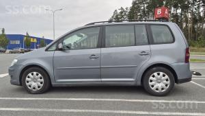 Grey Volkswagen Touran 2009 in Valmiera, with an engine capacity of 2.00 L and mileage of 303 thousand km for 2500 €, photo 11 on AUTOMOTO.COM.LV