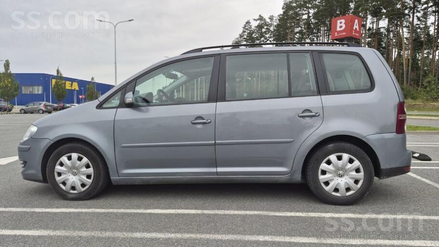 Grey Volkswagen Touran 2009 in Valmiera, with an engine capacity of 2.00 L and mileage of 303 thousand km for 2500 €, photo 11 on AUTOMOTO.COM.LV