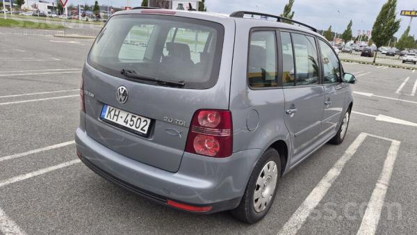 Grey Volkswagen Touran 2009 in Valmiera, with an engine capacity of 2.00 L and mileage of 303 thousand km for 2500 €, photo 6 on AUTOMOTO.COM.LV