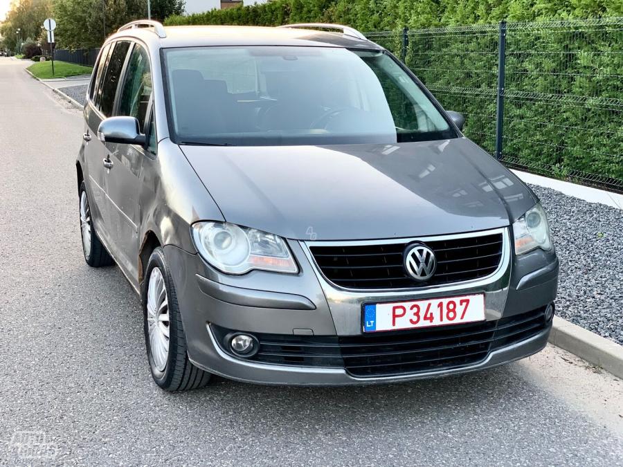Pelēks Volkswagen Touran 2009 Kauņa, ar dzinēja tilpumu 1.90 L un nobraukumu 500 tūkst. km par 799 €, foto 8 vietnē AUTOMOTO.COM.LV