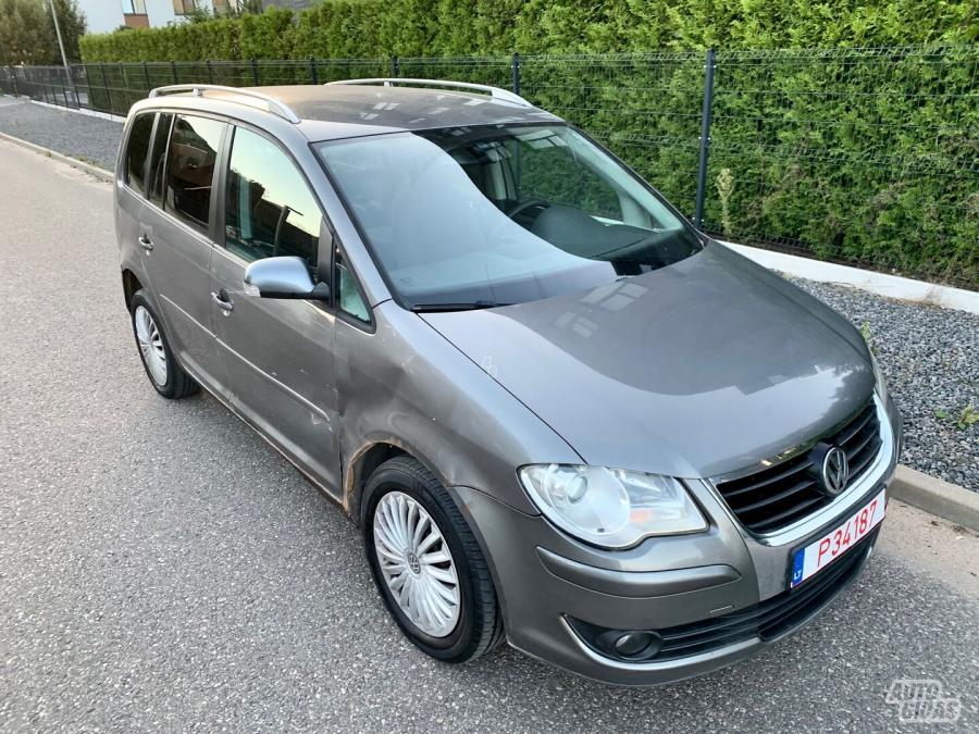 Pelēks Volkswagen Touran 2009 Kauņa, ar dzinēja tilpumu 1.90 L un nobraukumu 500 tūkst. km par 799 €, foto 9 vietnē AUTOMOTO.COM.LV