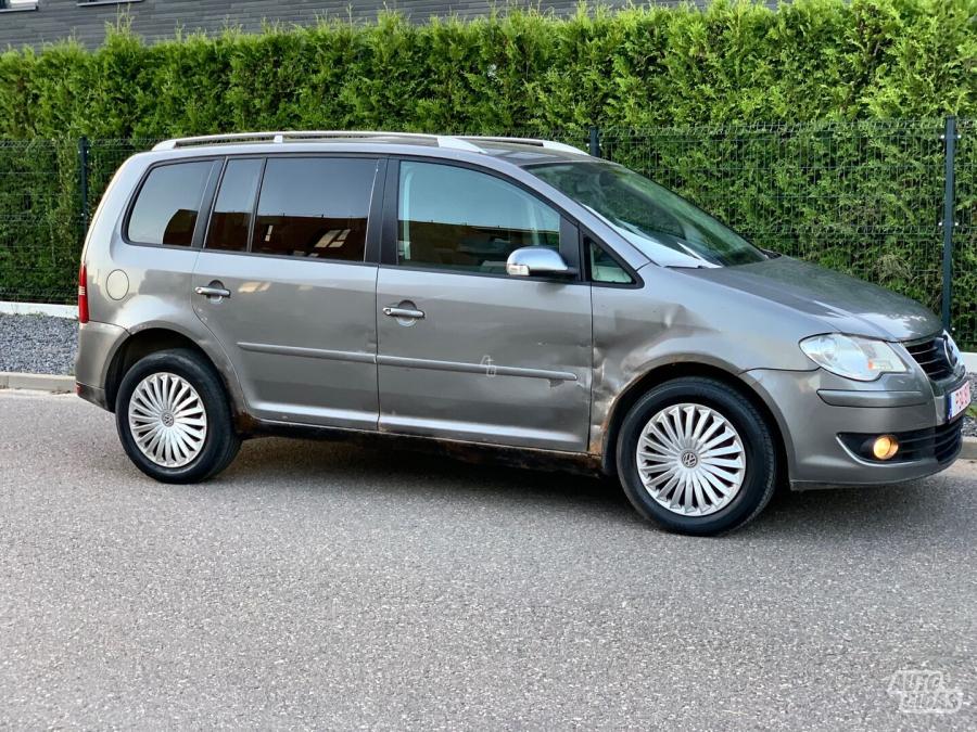 Pelēks Volkswagen Touran 2009 Kauņa, ar dzinēja tilpumu 1.90 L un nobraukumu 500 tūkst. km par 799 €, foto 11 vietnē AUTOMOTO.COM.LV