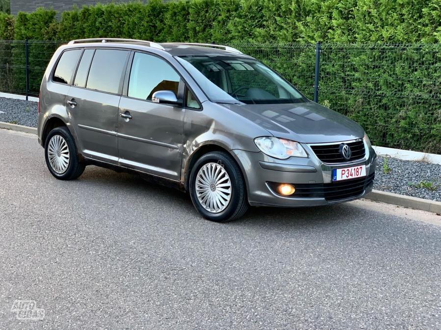 Pelēks Volkswagen Touran 2009 Kauņa, ar dzinēja tilpumu 1.90 L un nobraukumu 500 tūkst. km par 799 €, foto 12 vietnē AUTOMOTO.COM.LV