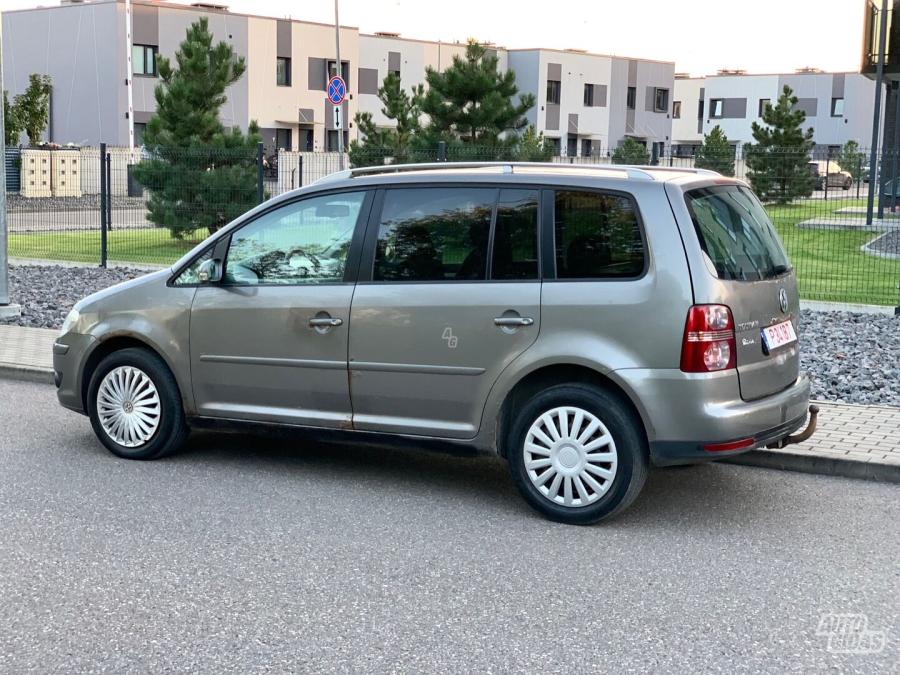Pelēks Volkswagen Touran 2009 Kauņa, ar dzinēja tilpumu 1.90 L un nobraukumu 500 tūkst. km par 799 €, foto 15 vietnē AUTOMOTO.COM.LV