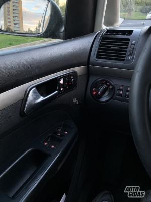 Pelēks Volkswagen Touran 2009 Kauņa, ar dzinēja tilpumu 1.90 L un nobraukumu 500 tūkst. km par 799 €, foto 17 vietnē AUTOMOTO.COM.LV