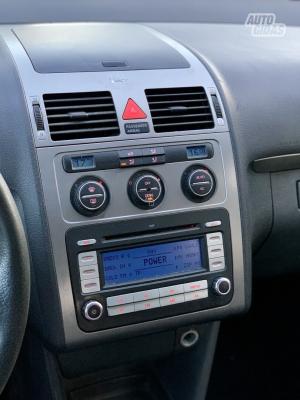 Pelēks Volkswagen Touran 2009 Kauņa, ar dzinēja tilpumu 1.90 L un nobraukumu 500 tūkst. km par 799 €, foto 21 vietnē AUTOMOTO.COM.LV
