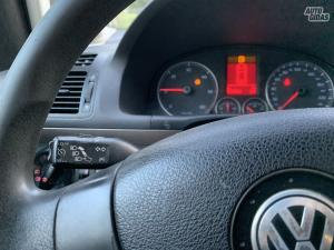Pelēks Volkswagen Touran 2009 Kauņa, ar dzinēja tilpumu 1.90 L un nobraukumu 500 tūkst. km par 799 €, foto 23 vietnē AUTOMOTO.COM.LV