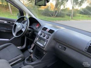 Pelēks Volkswagen Touran 2009 Kauņa, ar dzinēja tilpumu 1.90 L un nobraukumu 500 tūkst. km par 799 €, foto 26 vietnē AUTOMOTO.COM.LV