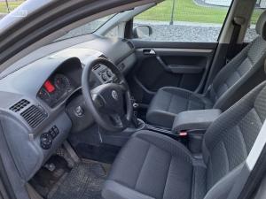 Pelēks Volkswagen Touran 2009 Kauņa, ar dzinēja tilpumu 1.90 L un nobraukumu 500 tūkst. km par 799 €, foto 27 vietnē AUTOMOTO.COM.LV