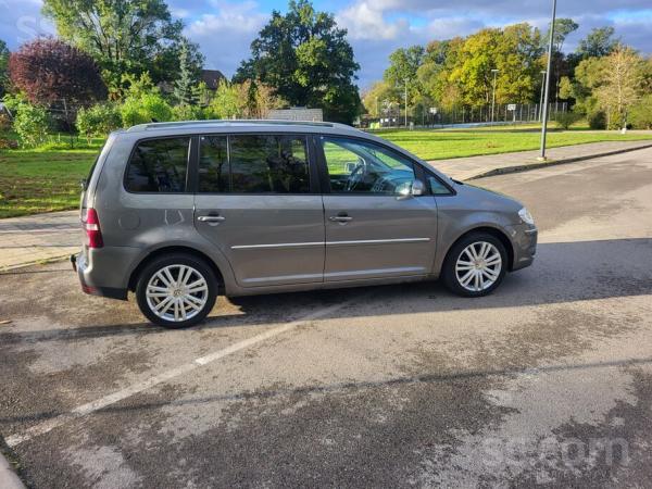 Grey Volkswagen Touran 2009 in Tukums, with an engine capacity of 2.00 L and mileage of 394 thousand km for 2490 €, photo 5 on AUTOMOTO.COM.LV