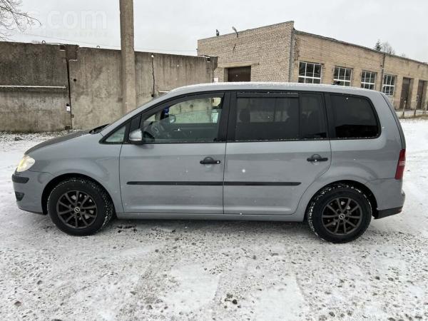 Pelēks Volkswagen Touran 2010 Rēzekne, ar dzinēja tilpumu 1.90 L un nobraukumu 0 tūkst. km par 3950 €, foto 6 vietnē AUTOMOTO.COM.LV