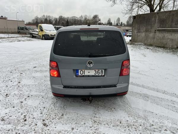 Pelēks Volkswagen Touran 2010 Rēzekne, ar dzinēja tilpumu 1.90 L un nobraukumu 0 tūkst. km par 3950 €, foto 7 vietnē AUTOMOTO.COM.LV