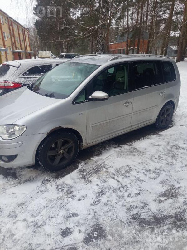 Grey Volkswagen Touran 2010 in Riga, with an engine capacity of 2.00 L and mileage of 341 thousand km for 3000 €, photo 3 on AUTOMOTO.COM.LV