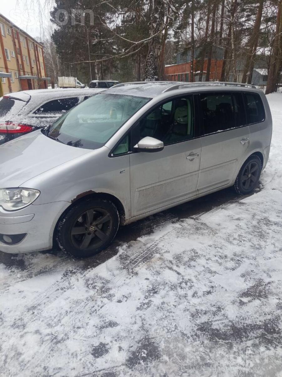 Grey Volkswagen Touran 2010 in Riga, with an engine capacity of 2.00 L and mileage of 341 thousand km for 3000 €, photo 3 on AUTOMOTO.COM.LV