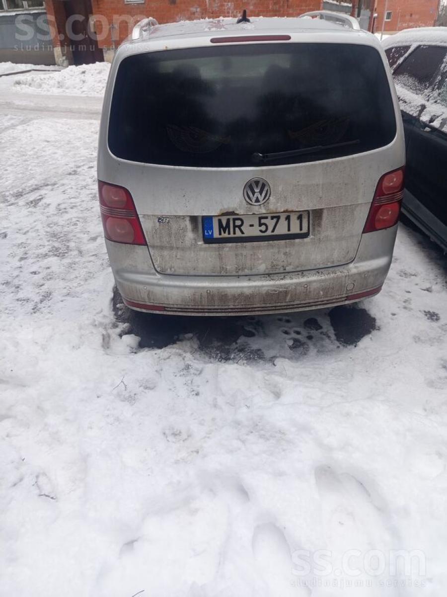 Grey Volkswagen Touran 2010 in Riga, with an engine capacity of 2.00 L and mileage of 341 thousand km for 3000 €, photo 4 on AUTOMOTO.COM.LV