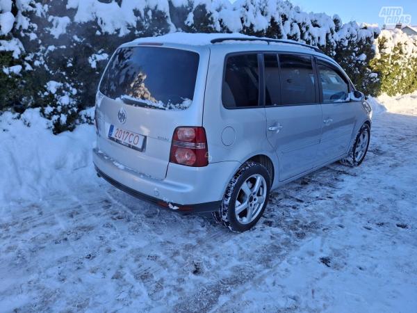Grey Volkswagen Touran 2010 in Mazeikiai, with an engine capacity of 2.00 L and mileage of 185 thousand km for 3700 €, photo 2 on AUTOMOTO.COM.LV