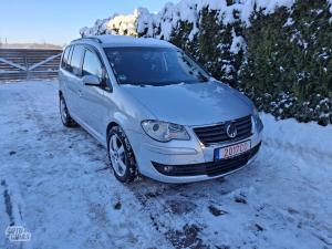 Grey Volkswagen Touran 2010 in Mazeikiai, with an engine capacity of 2.00 L and mileage of 185 thousand km for 3700 €, photo 3 on AUTOMOTO.COM.LV