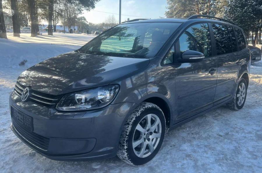 Pelēks Volkswagen Touran 2010 Viļņa, ar dzinēja tilpumu 1.60 L un nobraukumu 252 tūkst. km par 4990 €, foto 2 vietnē AUTOMOTO.COM.LV