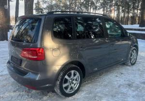 Pelēks Volkswagen Touran 2010 Viļņa, ar dzinēja tilpumu 1.60 L un nobraukumu 252 tūkst. km par 4990 €, foto 3 vietnē AUTOMOTO.COM.LV