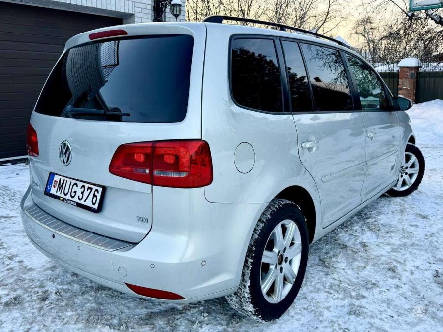 Pelēks Volkswagen Touran 2010 Kauņa, ar dzinēja tilpumu 0.00 L un nobraukumu 283 tūkst. km par 6200 €, foto 4 vietnē AUTOMOTO.COM.LV