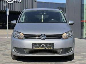 Grey Volkswagen Touran 2010 in Siauliai, with an engine capacity of 1.39 L and mileage of 219 thousand km for 5400 €, photo 3 on AUTOMOTO.COM.LV