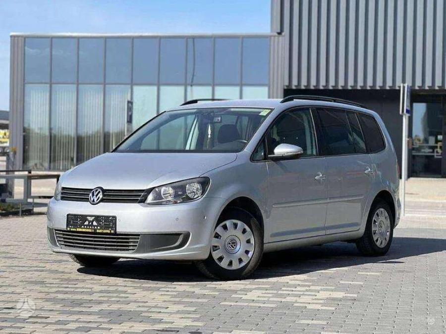 Grey Volkswagen Touran 2010 in Siauliai, with an engine capacity of 1.39 L and mileage of 219 thousand km for 5400 €, photo 11 on AUTOMOTO.COM.LV