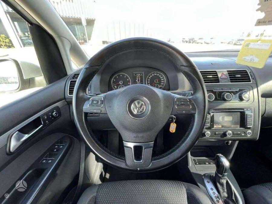 Grey Volkswagen Touran 2010 in Siauliai, with an engine capacity of 1.39 L and mileage of 219 thousand km for 5400 €, photo 15 on AUTOMOTO.COM.LV
