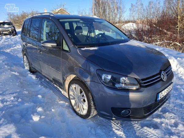 Grey Volkswagen Touran 2010 in Kupiskis, with an engine capacity of 2.00 L and mileage of 231 thousand km for 4600 €, photo 3 on AUTOMOTO.COM.LV