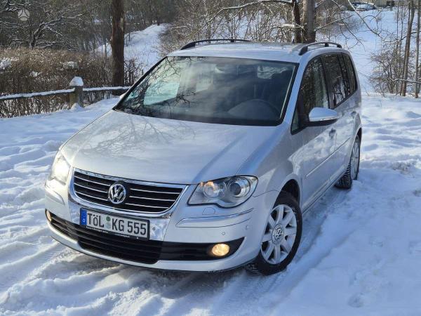 Pelēks Volkswagen Touran 2010 Kauņa, ar dzinēja tilpumu 2.00 L un nobraukumu 270 tūkst. km par 4250 €, foto 2 vietnē AUTOMOTO.COM.LV