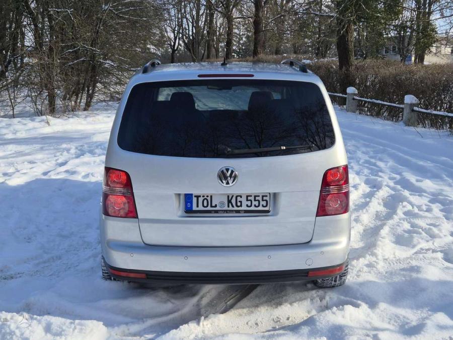 Pelēks Volkswagen Touran 2010 Kauņa, ar dzinēja tilpumu 2.00 L un nobraukumu 270 tūkst. km par 4250 €, foto 3 vietnē AUTOMOTO.COM.LV