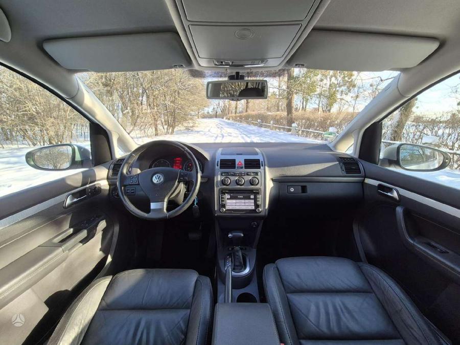 Pelēks Volkswagen Touran 2010 Kauņa, ar dzinēja tilpumu 2.00 L un nobraukumu 270 tūkst. km par 4250 €, foto 9 vietnē AUTOMOTO.COM.LV