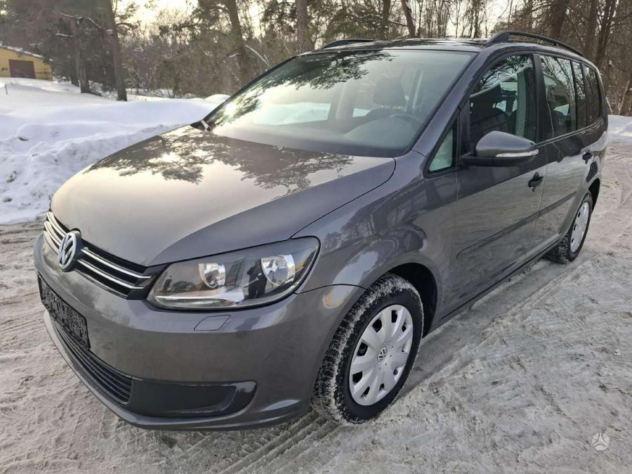Grey Volkswagen Touran 2010 in Utena, with an engine capacity of 1.60 L and mileage of 275 thousand km for 3600 €, photo 1 on AUTOMOTO.COM.LV