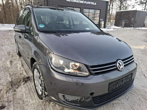 Pelēks Volkswagen Touran 2010 Utena, ar dzinēja tilpumu 1.60 L un nobraukumu 275 tūkst. km par 3600 €, foto 3 vietnē AUTOMOTO.COM.LV