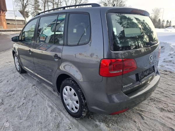 Pelēks Volkswagen Touran 2010 Utena, ar dzinēja tilpumu 1.60 L un nobraukumu 275 tūkst. km par 3600 €, foto 10 vietnē AUTOMOTO.COM.LV