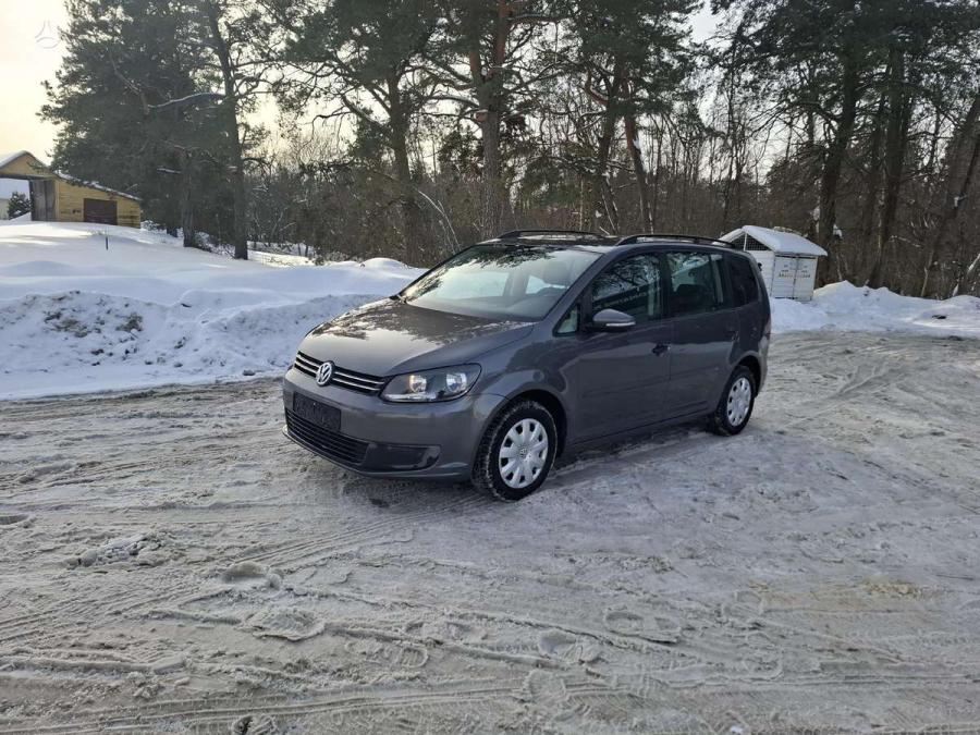 Grey Volkswagen Touran 2010 in Utena, with an engine capacity of 1.60 L and mileage of 275 thousand km for 3600 €, photo 12 on AUTOMOTO.COM.LV