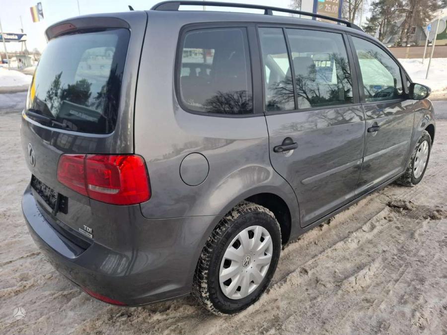 Grey Volkswagen Touran 2010 in Utena, with an engine capacity of 1.60 L and mileage of 275 thousand km for 3600 €, photo 6 on AUTOMOTO.COM.LV