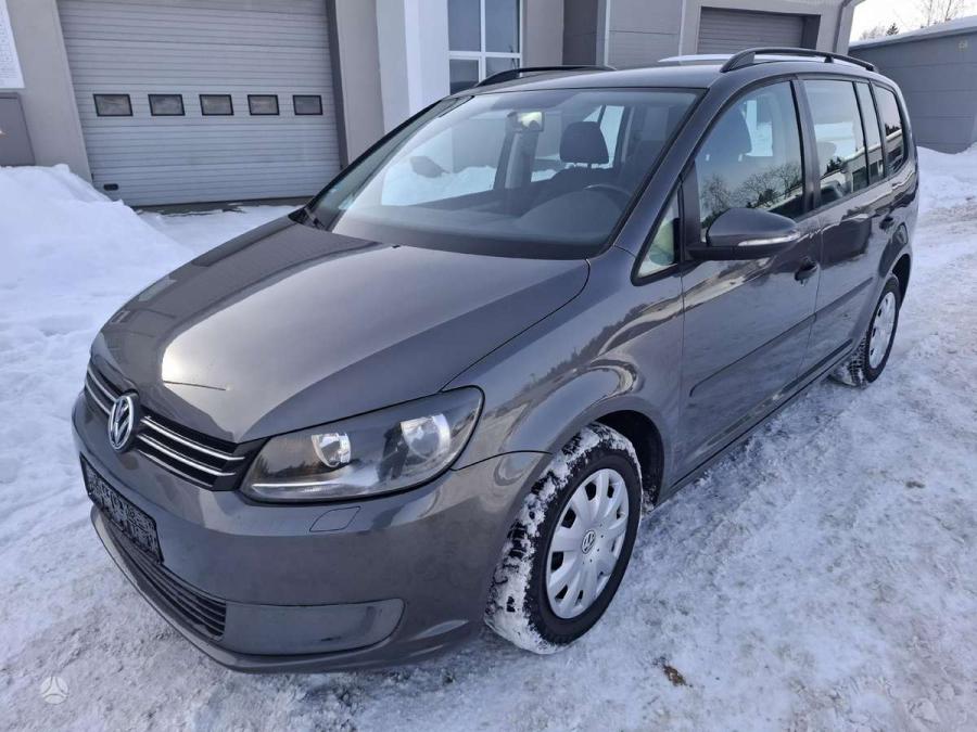 Grey Volkswagen Touran 2010 in Utena, with an engine capacity of 1.60 L and mileage of 275 thousand km for 3600 €, photo 17 on AUTOMOTO.COM.LV