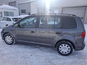 Grey Volkswagen Touran 2010 in Utena, with an engine capacity of 1.60 L and mileage of 275 thousand km for 3600 €, photo 18 on AUTOMOTO.COM.LV