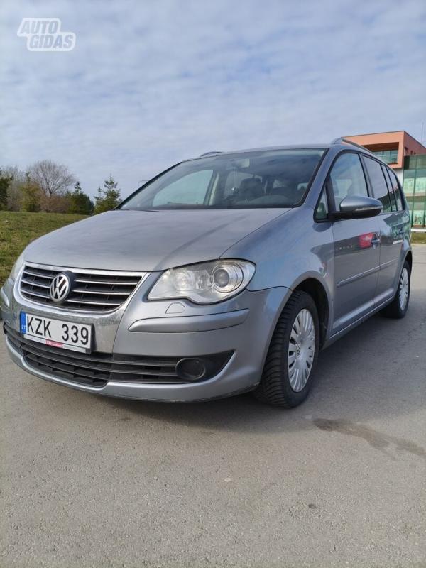 Grey Volkswagen Touran 2010 in Panevezys, with an engine capacity of 2.00 L and mileage of 204 thousand km for 3500 €, photo 1 on AUTOMOTO.COM.LV
