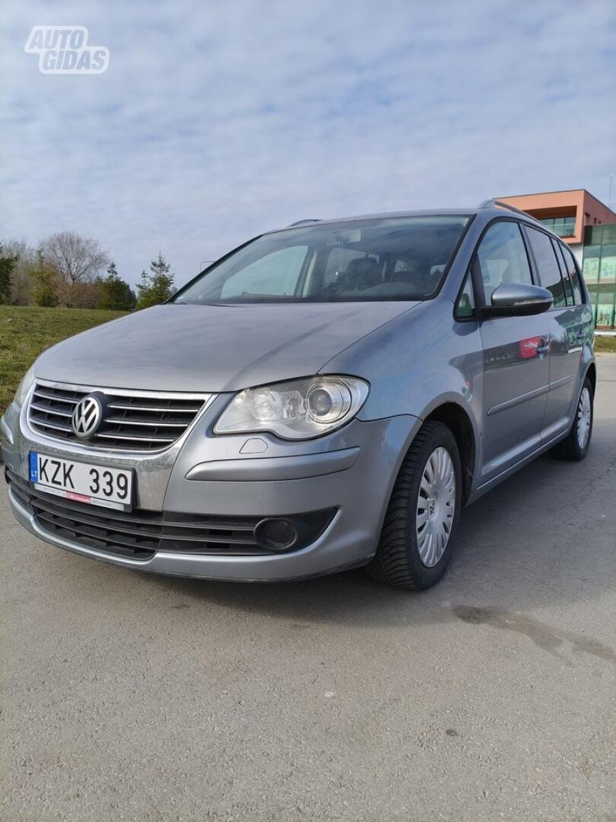 Grey Volkswagen Touran 2010 in Panevezys, with an engine capacity of 2.00 L and mileage of 204 thousand km for 3500 €, photo 1 on AUTOMOTO.COM.LV