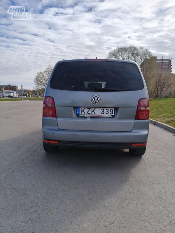 Grey Volkswagen Touran 2010 in Panevezys, with an engine capacity of 2.00 L and mileage of 204 thousand km for 3500 €, photo 2 on AUTOMOTO.COM.LV